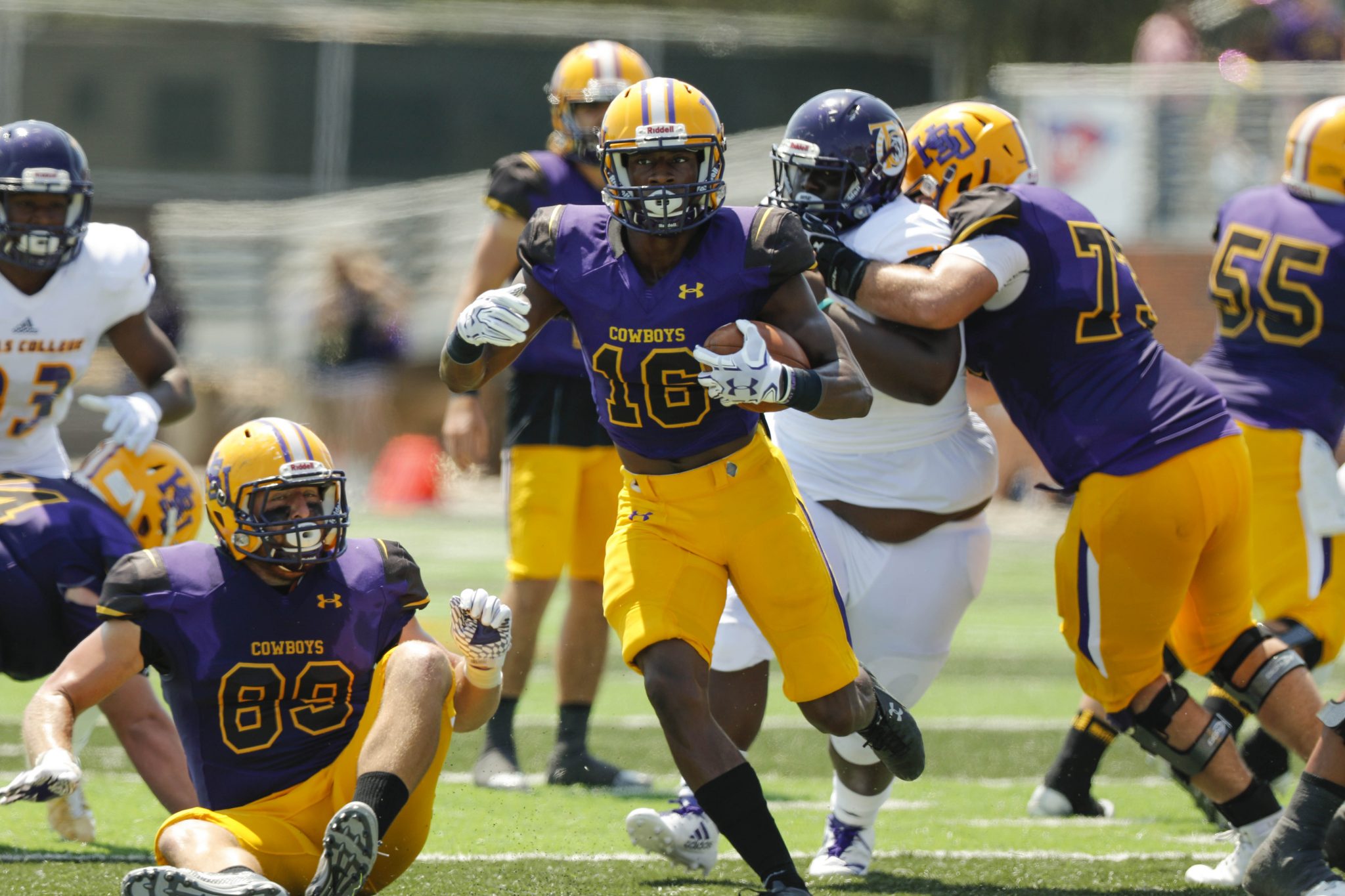 Hardin-Simmons running back Jaquan Hemphill has record setting ...