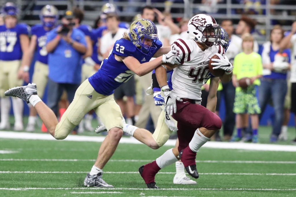 Calallen Defeats Alice in a Battle for District Title | Texas HS Football